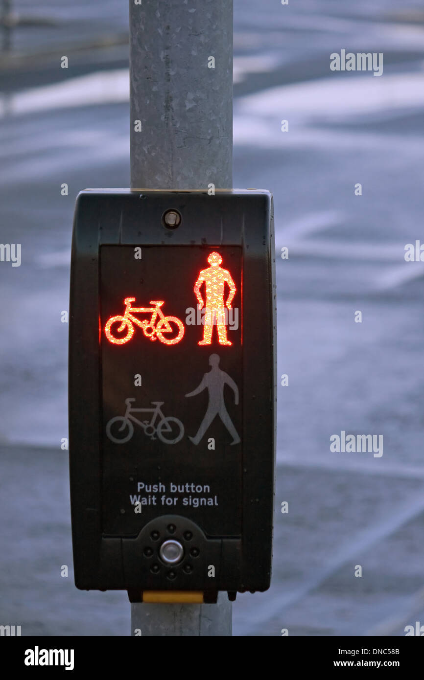 Dont walk red man crossing hi-res stock photography and images - Alamy