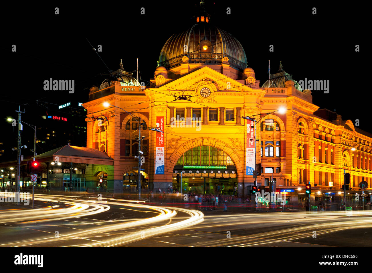 Melbourne's Flinders Street Station at night Stock Photo - Alamy