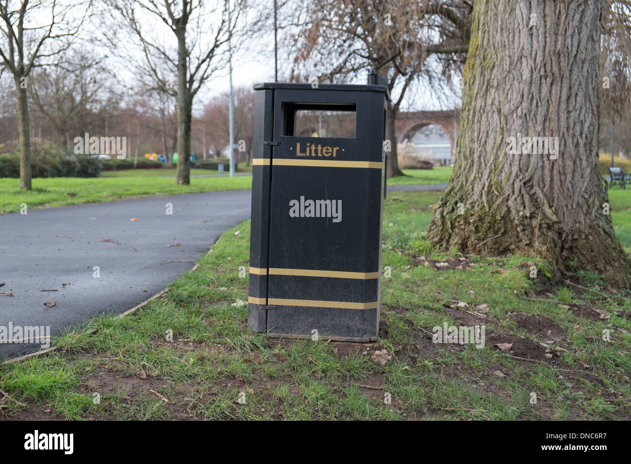 Litter Bin Worcester Stock Photo - Alamy