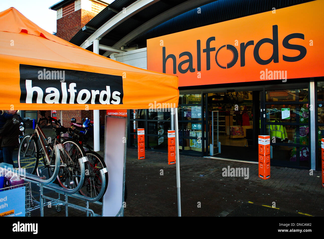 Halfords store shop front sign Stock Photo - Alamy