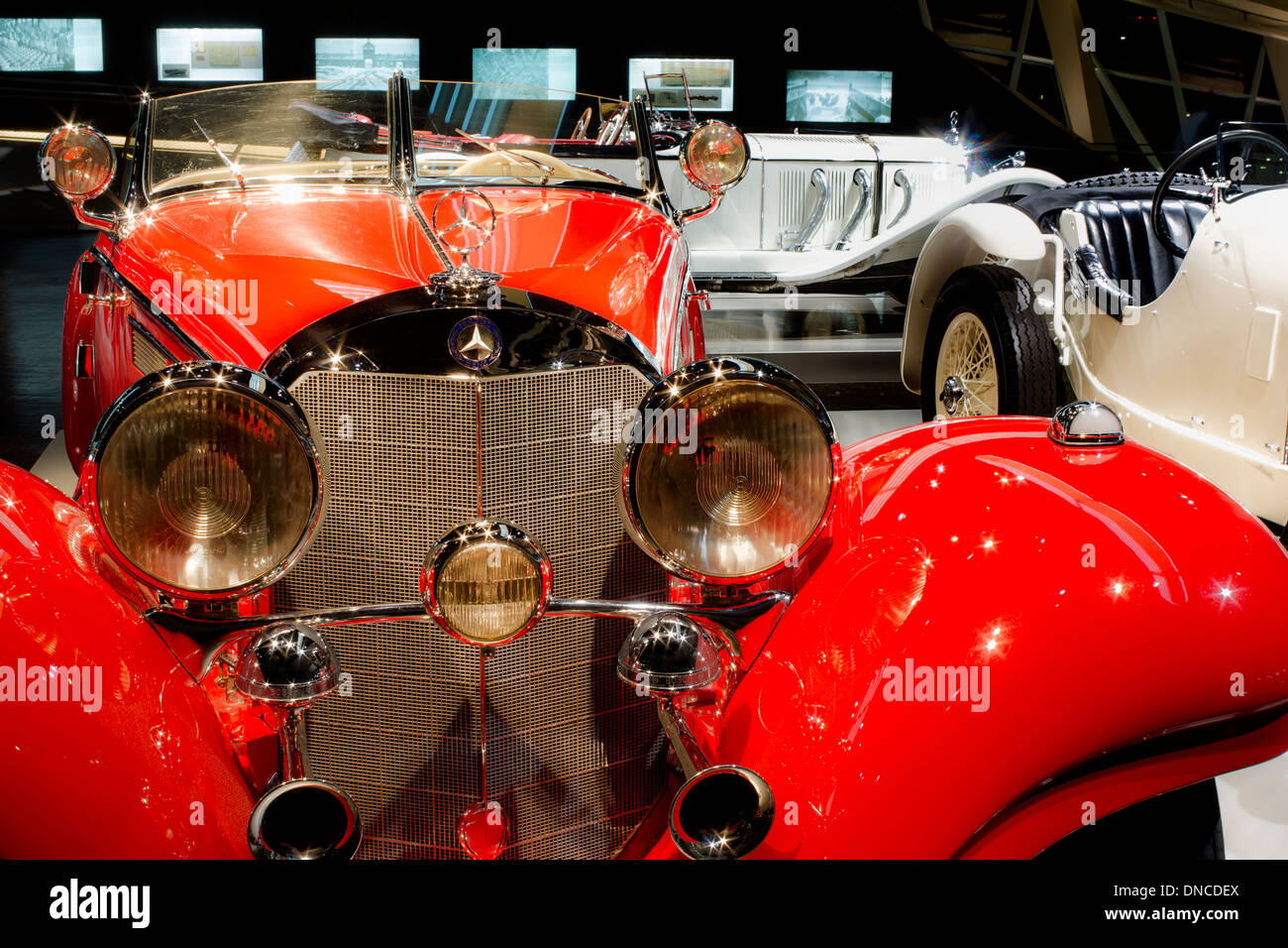 A Mercedes 500 K build in 1936 from the Mercedes Museum with a SSK from ...
