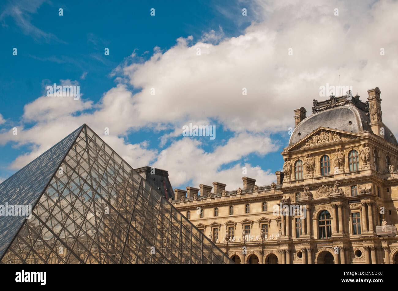 Louvre pyramide pyramide du louvre hi-res stock photography and images ...