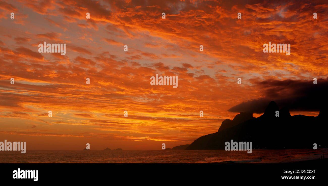 Sunset seen from Arpoador Beach. Rio de Janeiro, Brazil Stock Photo - Alamy