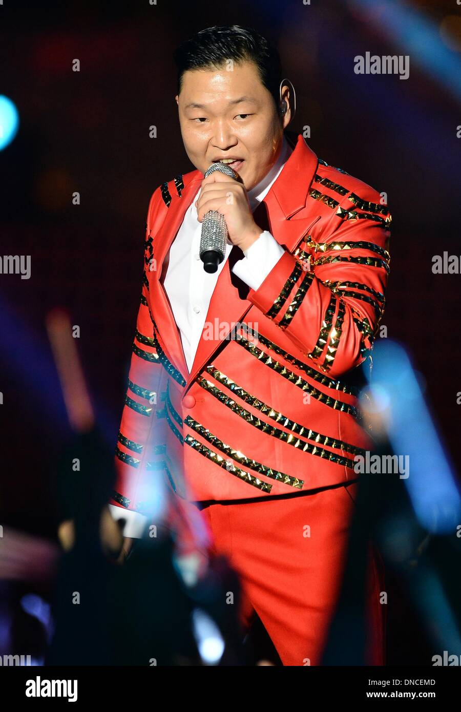 Psy performs in korea hi-res stock photography and images - Alamy