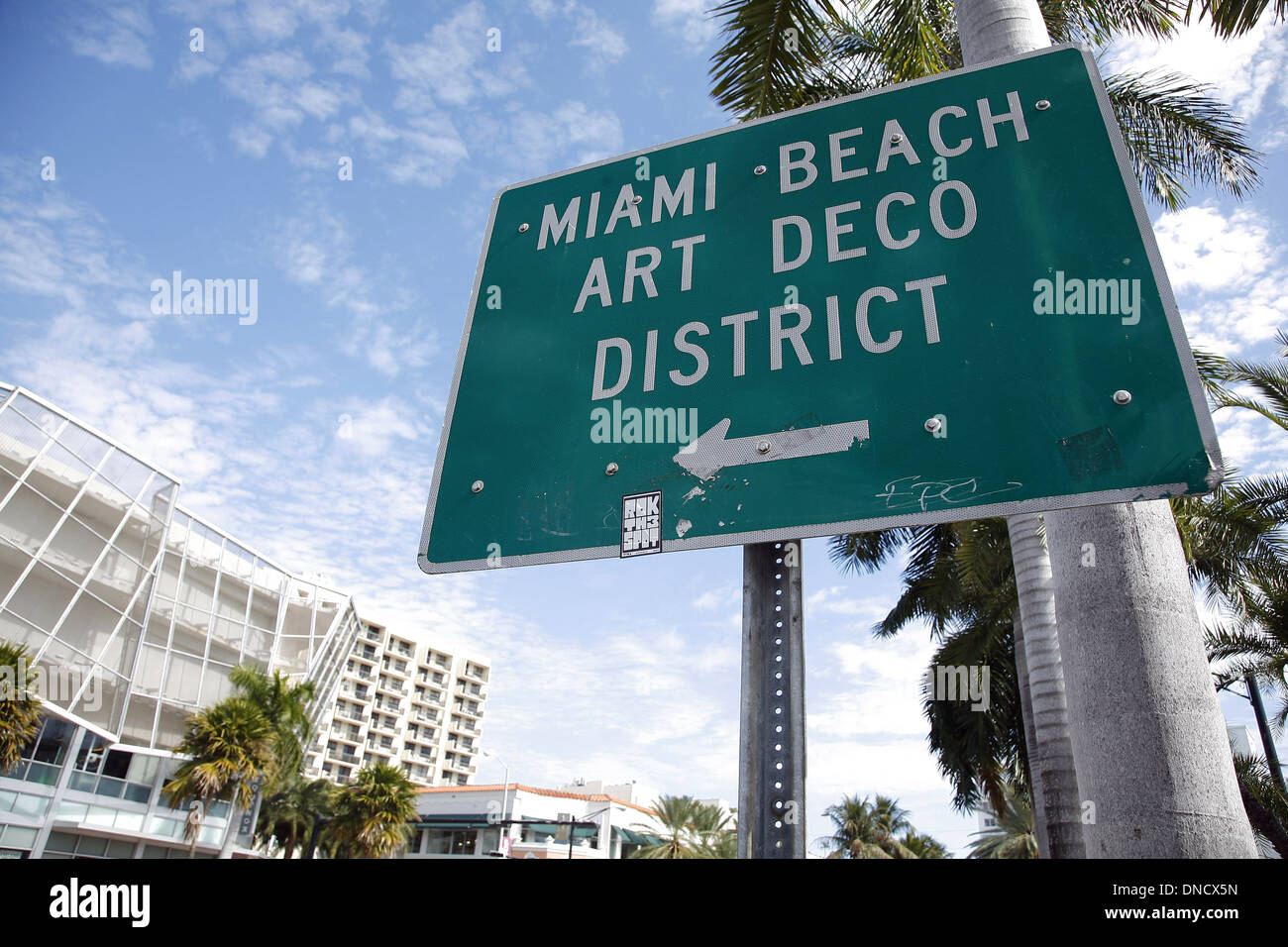 North south roadsign hi-res stock photography and images - Alamy