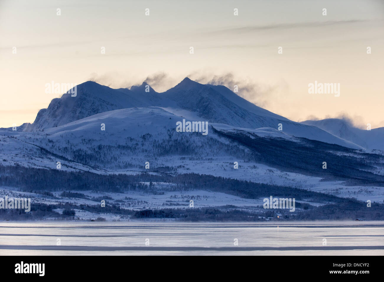 Snow Drift On Mountain Drift Stock Photo - Alamy