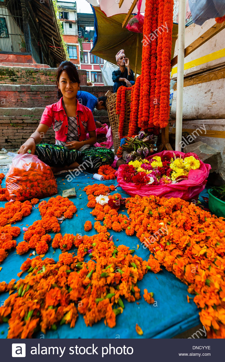 Marigolds Garlands Stock Photos & Marigolds Garlands Stock Images - Alamy