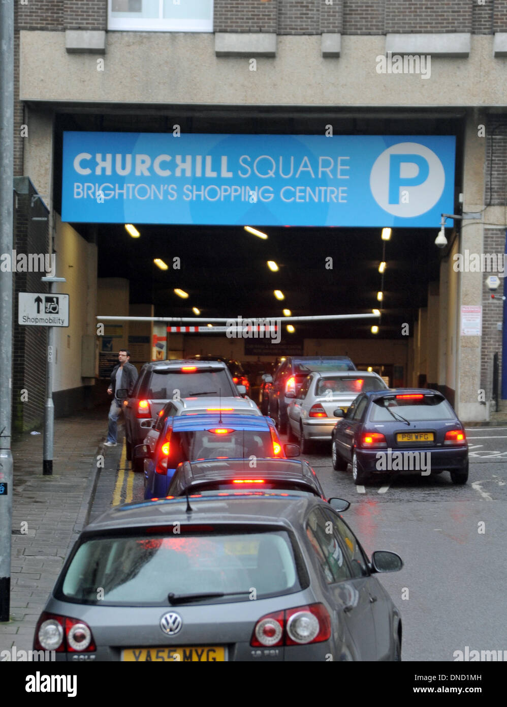 Last minute Christmas shoppers queue to get into the car parks in ...