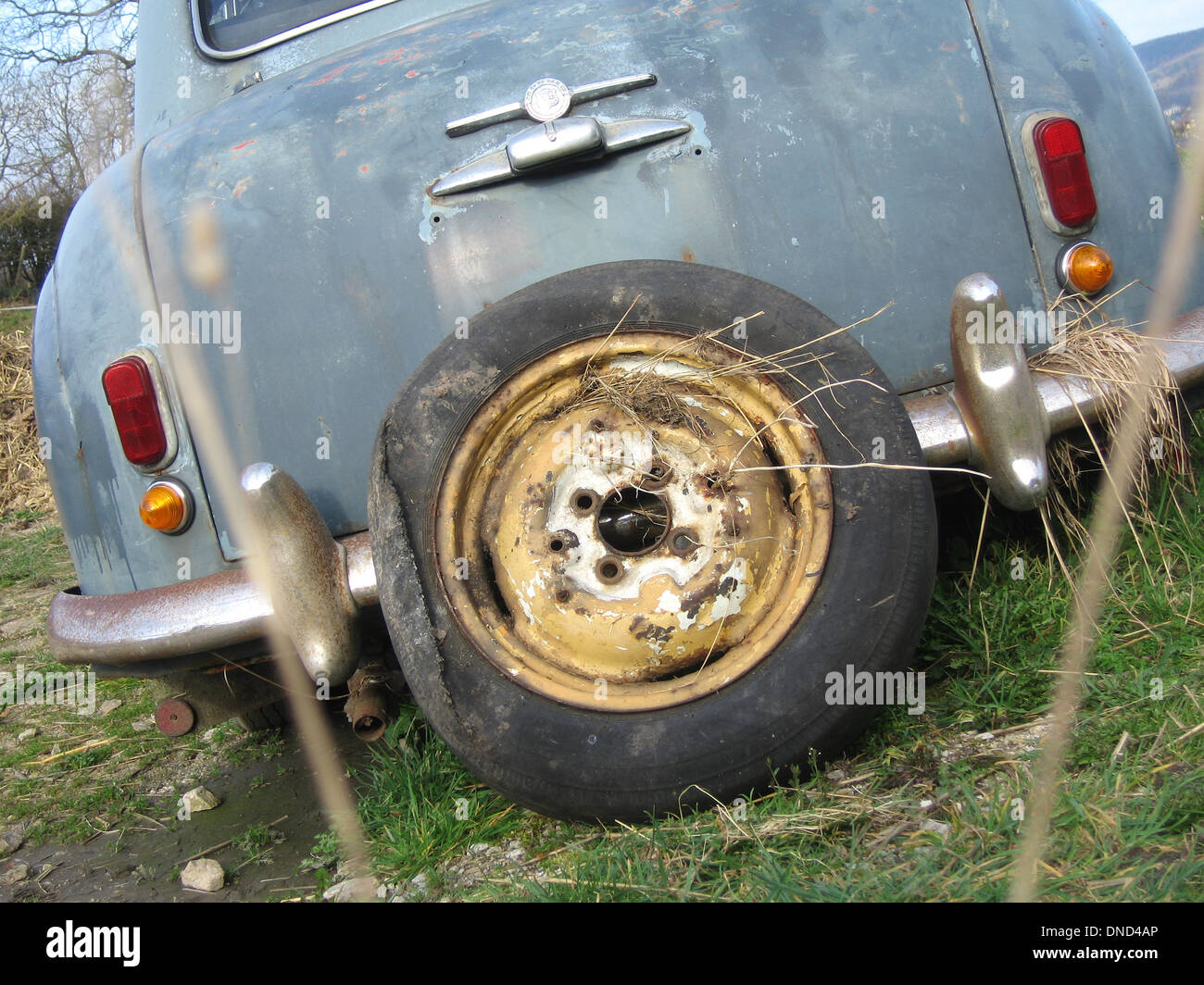 rusty old car Stock Photo - Alamy