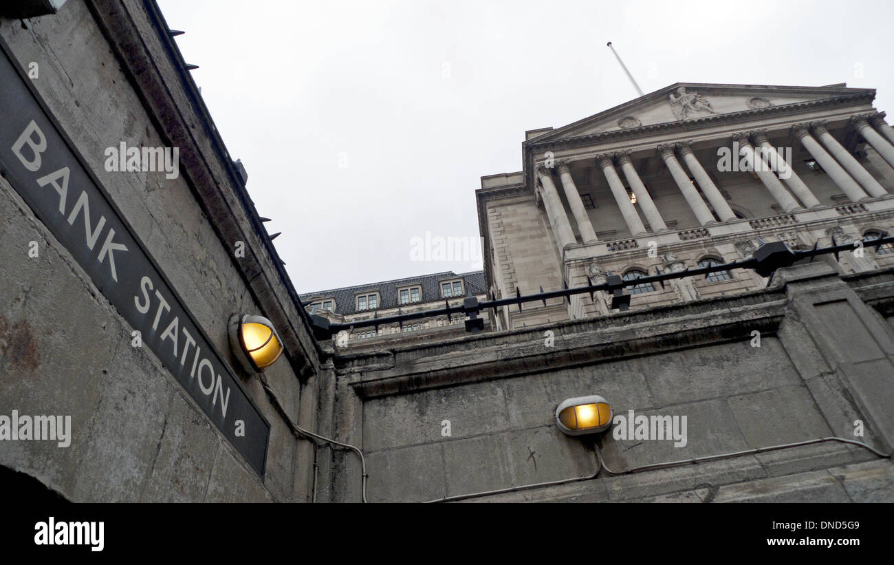 Bank underground station entrance london hi-res stock photography and ...