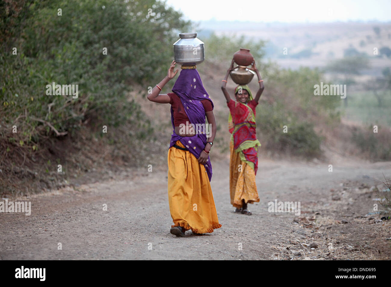 Tribal woman carrying water. Bhil Tribe, Madhya Pradesh, India Stock ...