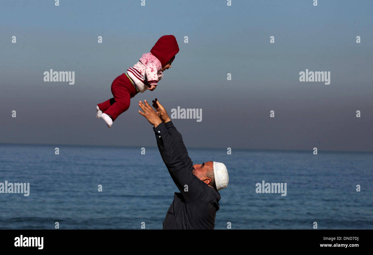 Gaza City, Gaza Strip, Palestinian Territory. 23rd Dec, 2013. A ...