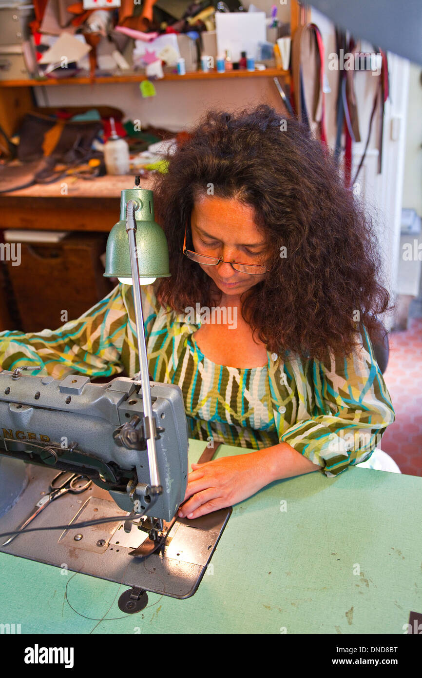 Woman works sewing machine hi-res stock photography and images - Alamy