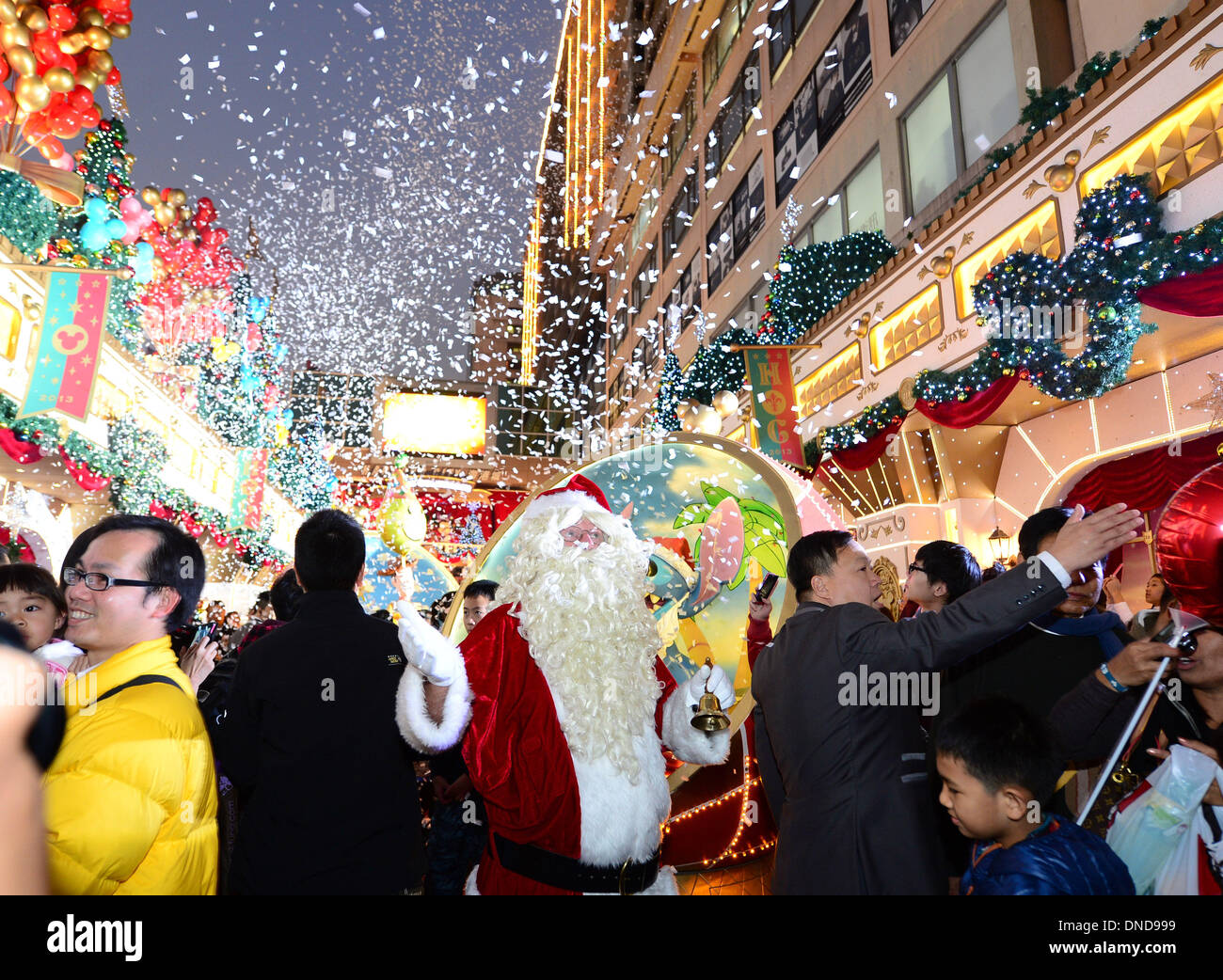 Hong kong china santa claus hi-res stock photography and images - Alamy