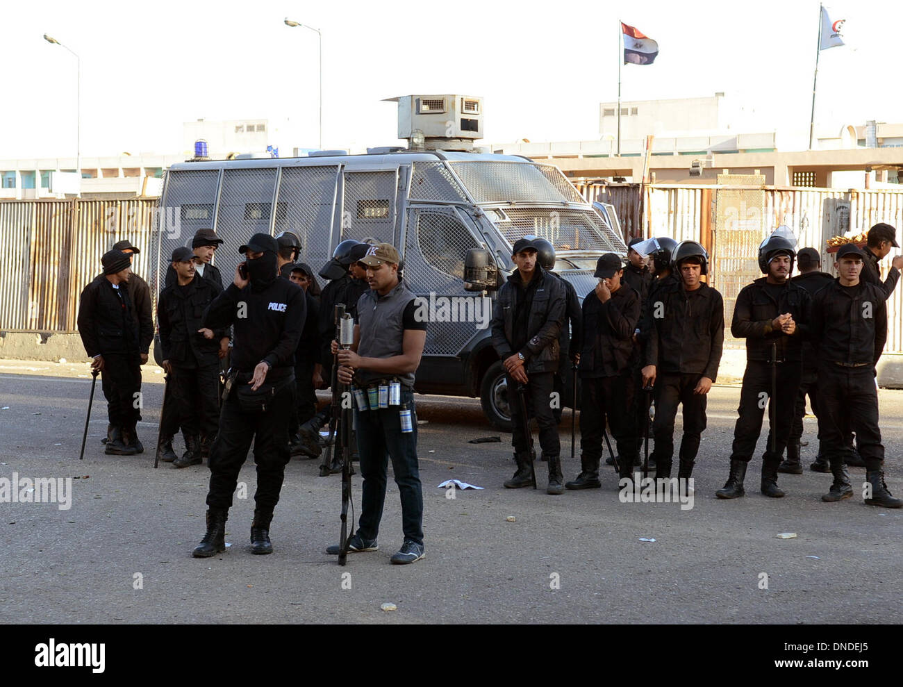 Cairo, Cairo, Egypt. 23rd Dec, 2013. Egyptian security forces take ...