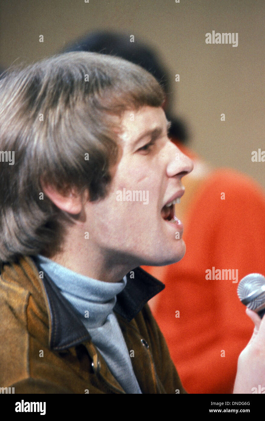 MANFRED MANN UK pop group vocalist Mike d'Abo about 1966. Photo Tony ...
