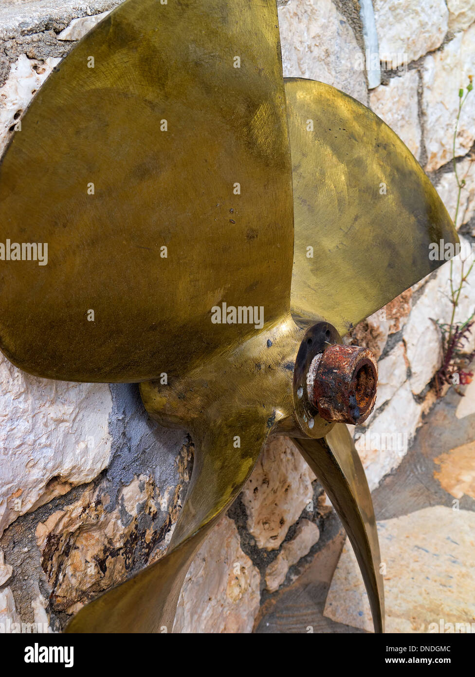 Hub mounted hi-res stock photography and images - Alamy