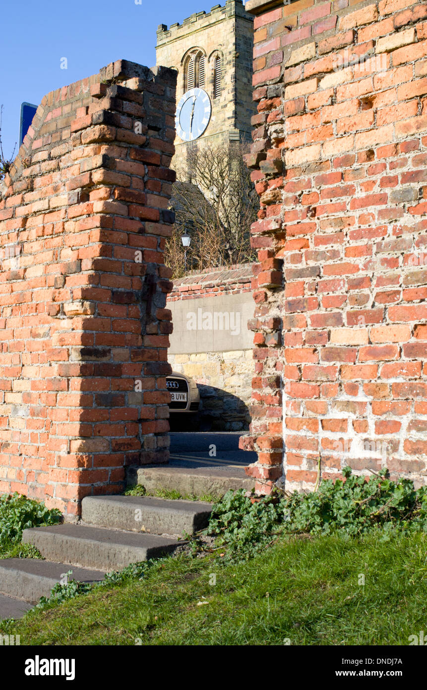 High brick wall hi-res stock photography and images - Alamy