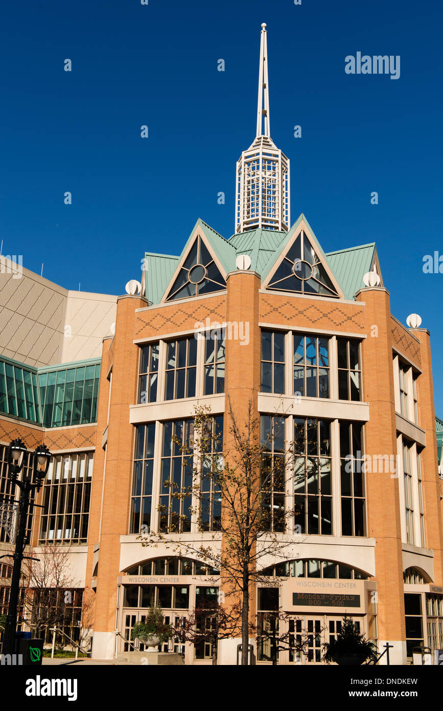 Milwaukee center hi-res stock photography and images - Alamy