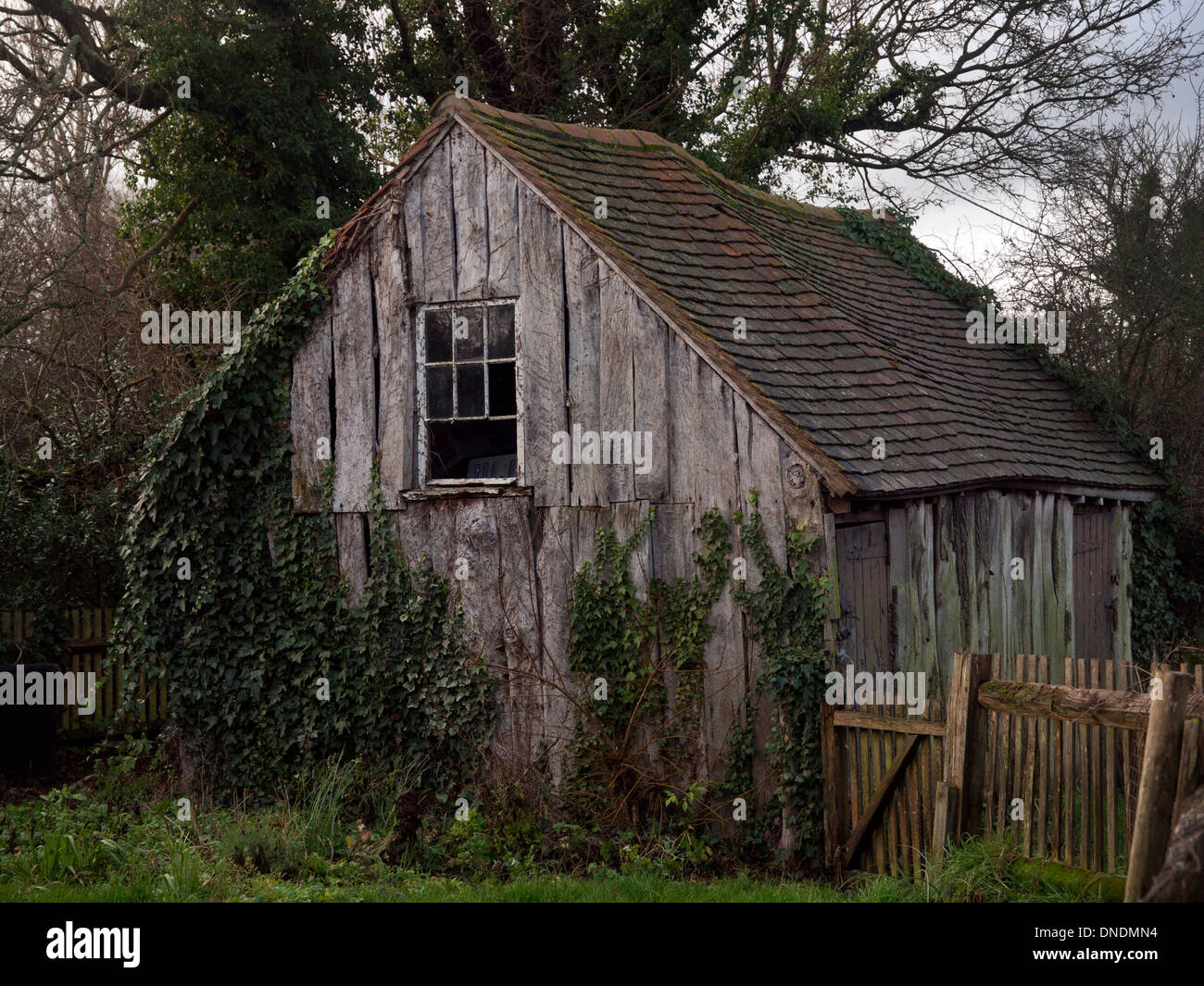 Small wooden barn hi-res stock photography and images - Alamy