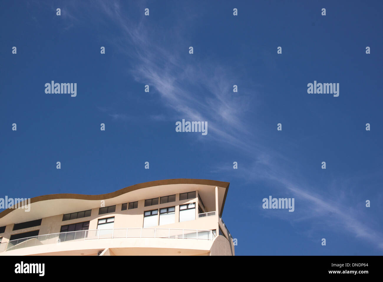 Glass top building hi-res stock photography and images - Alamy