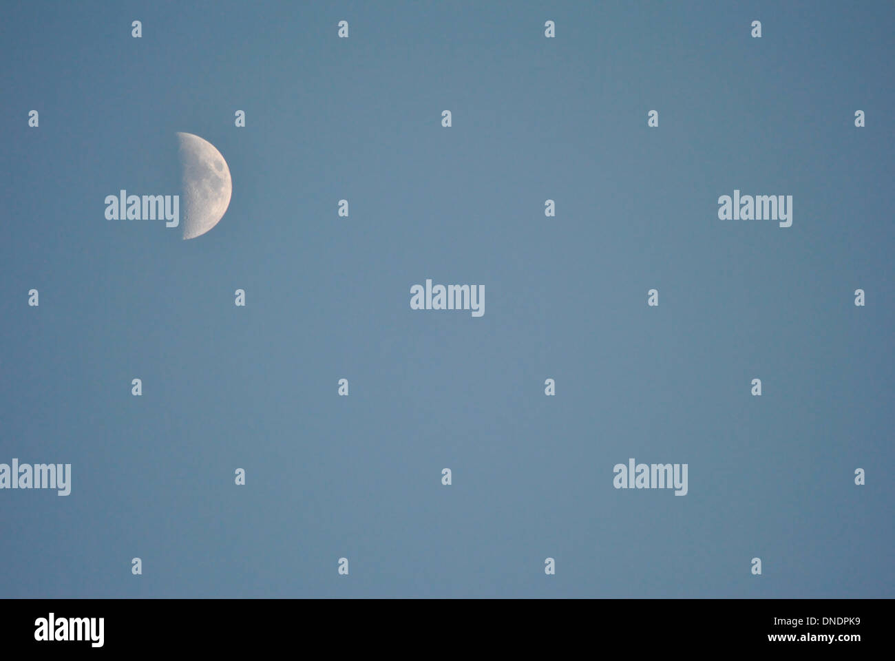 First quarter moon hi-res stock photography and images - Alamy