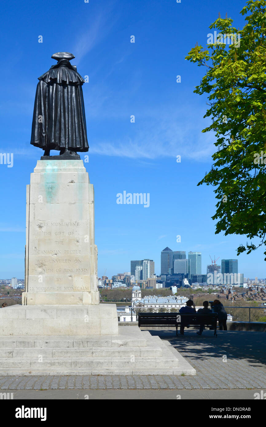 Canary Wharf skyline with statue of General Wolfe at Greenwich Park ...