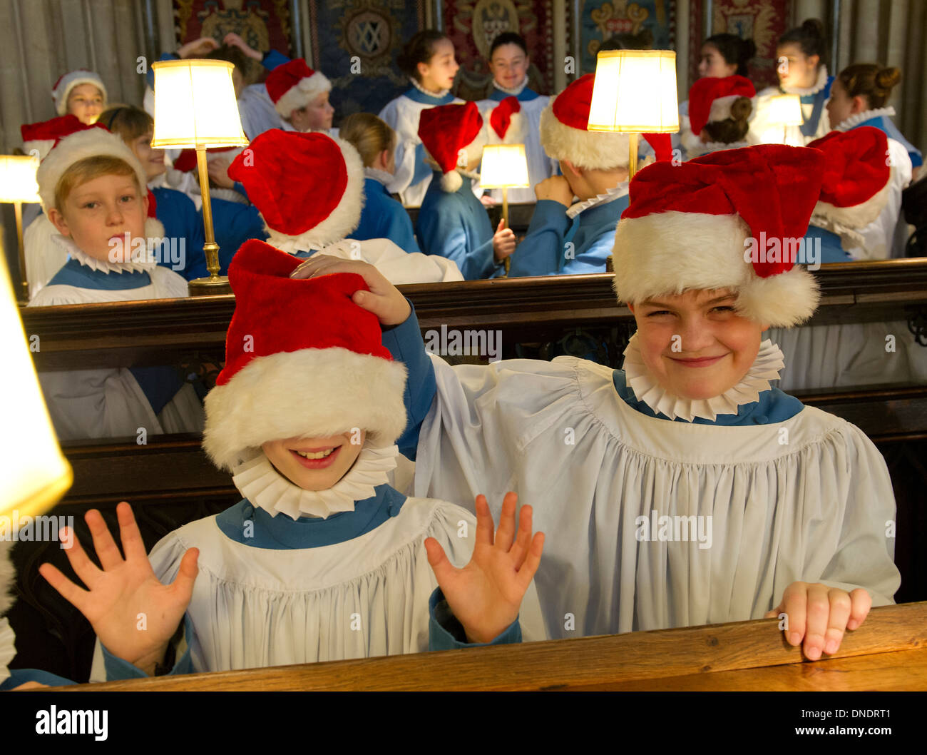 Choir boys carols uk hi-res stock photography and images - Alamy