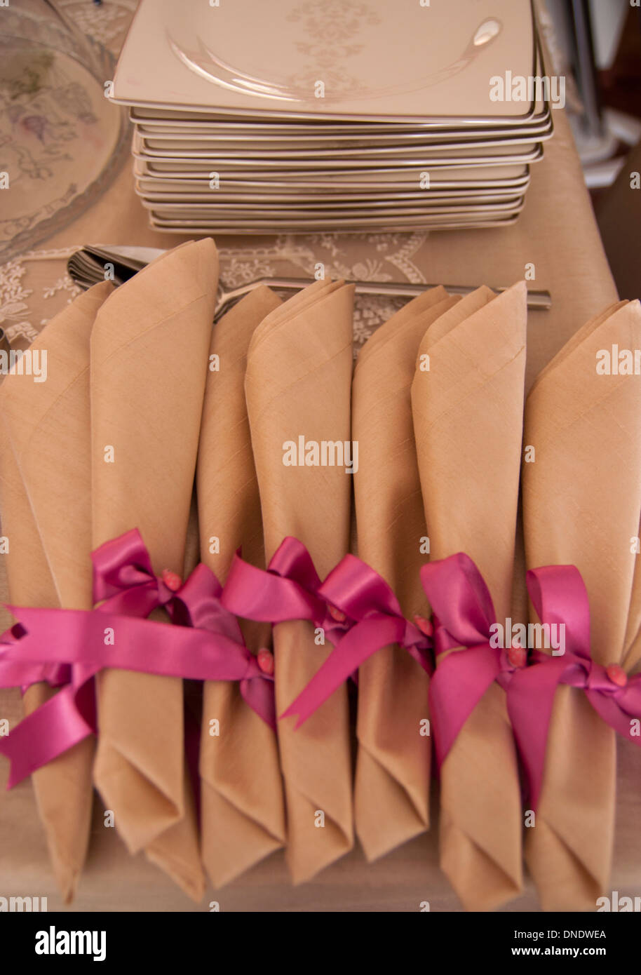 Elegant table setting ribbon hi-res stock photography and images - Alamy