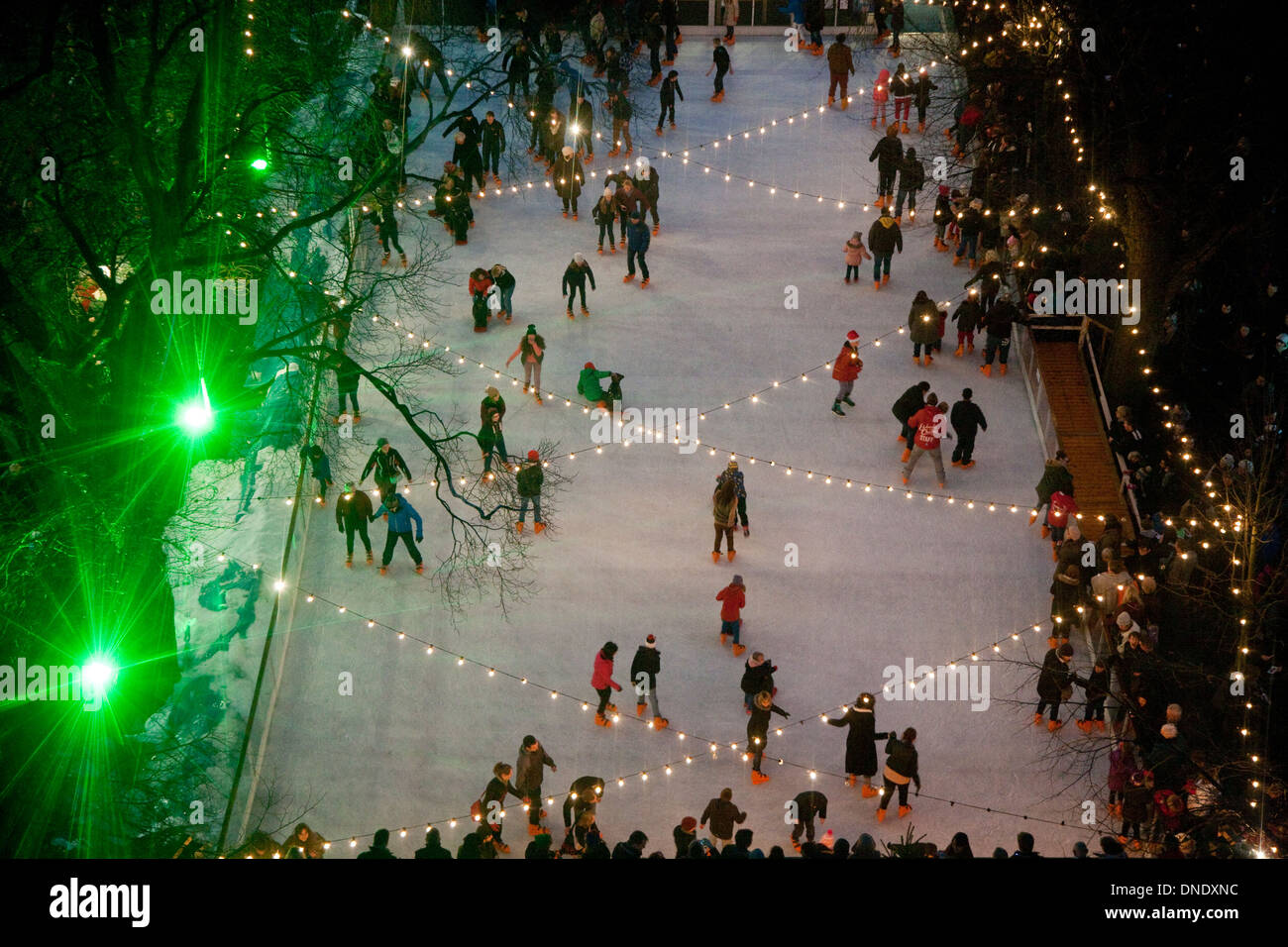 Edinburgh christmas market hi-res stock photography and images - Alamy