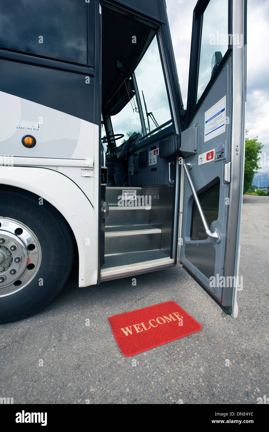 Open bus door hi-res stock photography and images - Alamy