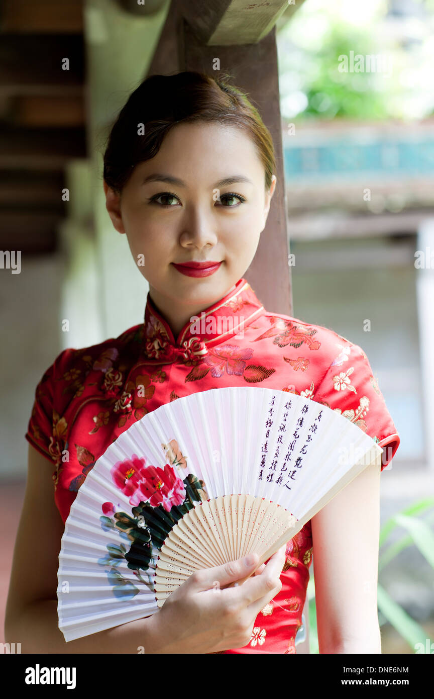 Traditional folding fan hi-res stock photography and images - Alamy