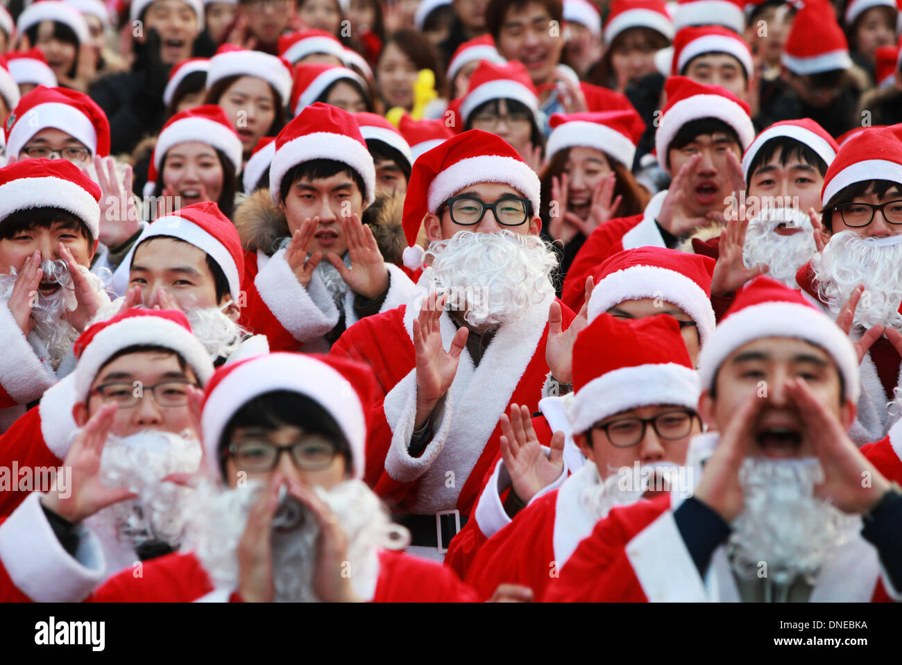 Seoul, South Korea. 24th Dec, 2013. Volunteers dressed in Santa Claus ...