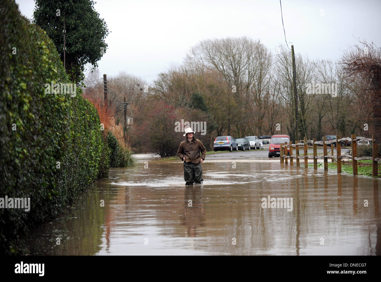 People wading through the floods hi-res stock photography and images ...