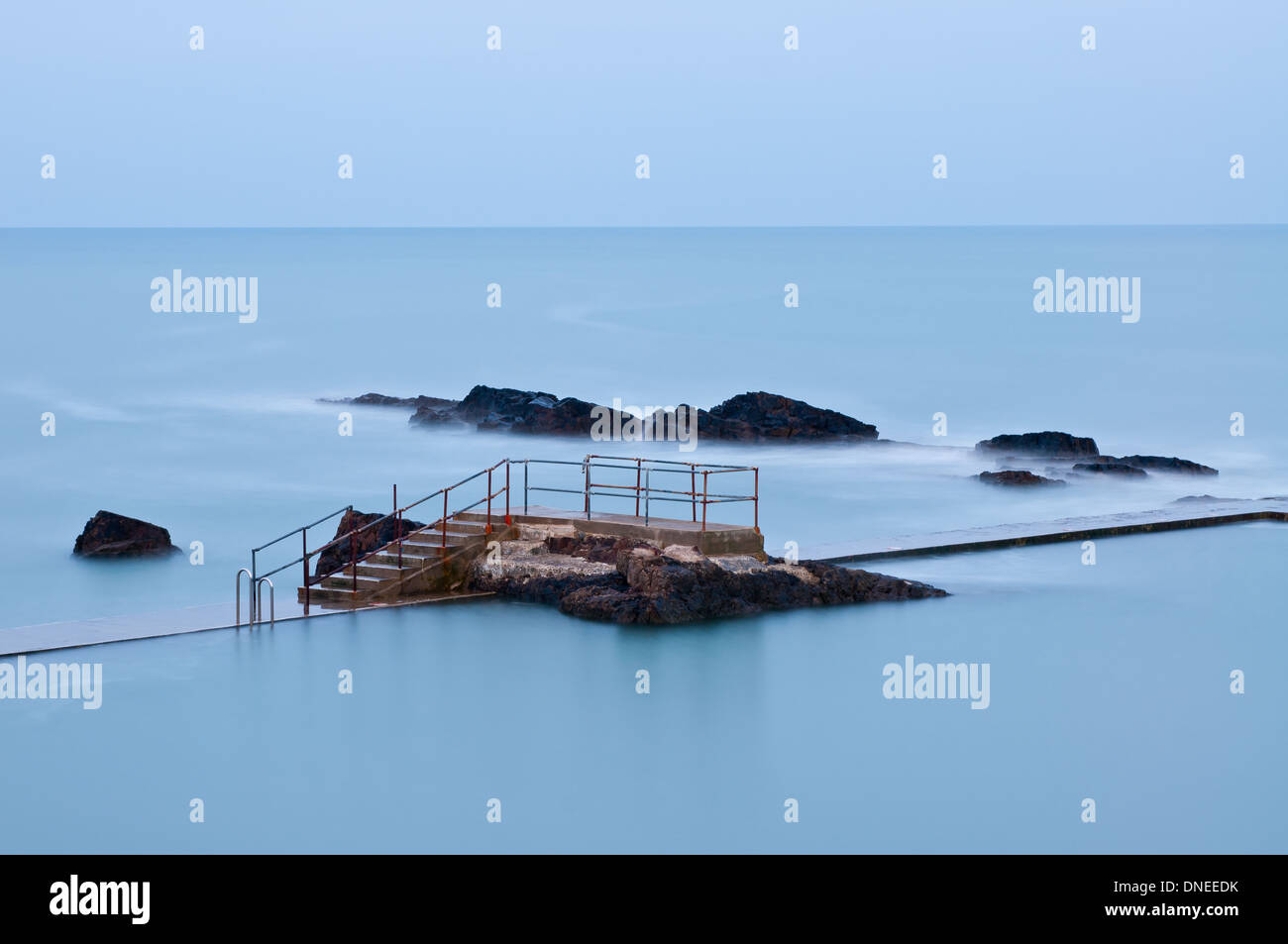 Bude sea pool winter hi-res stock photography and images - Alamy