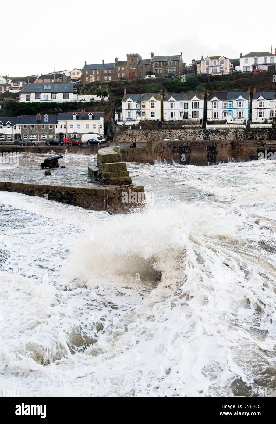 Christmas Eve winter storm with large seas and heavy winds batter ...