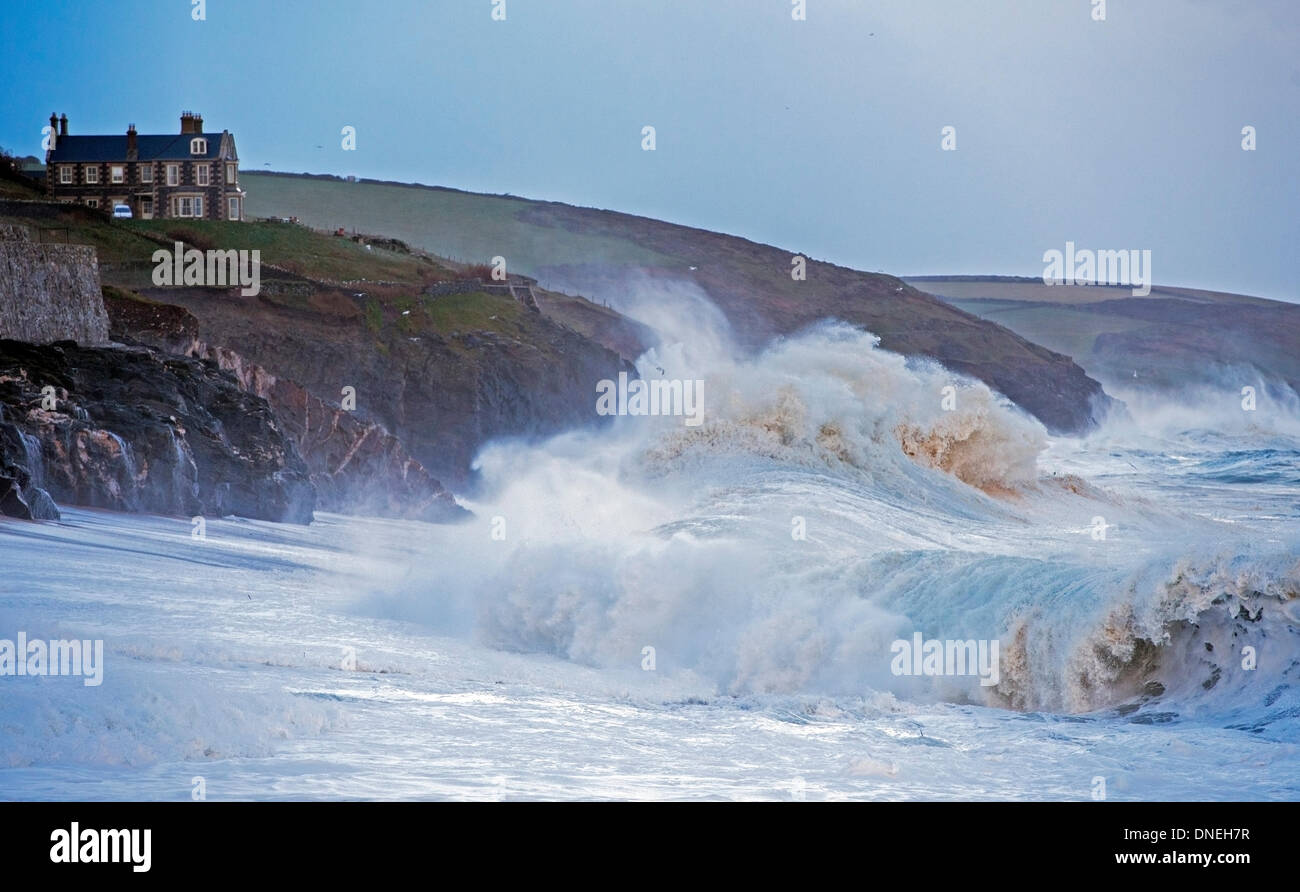 Christmas Eve winter storm with large seas and heavy winds batter ...