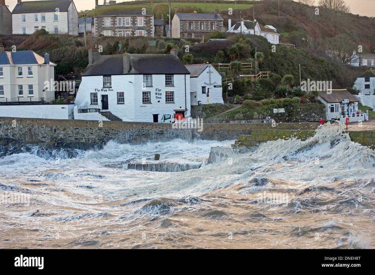 Christmas Eve winter storm with large seas and heavy winds batter ...