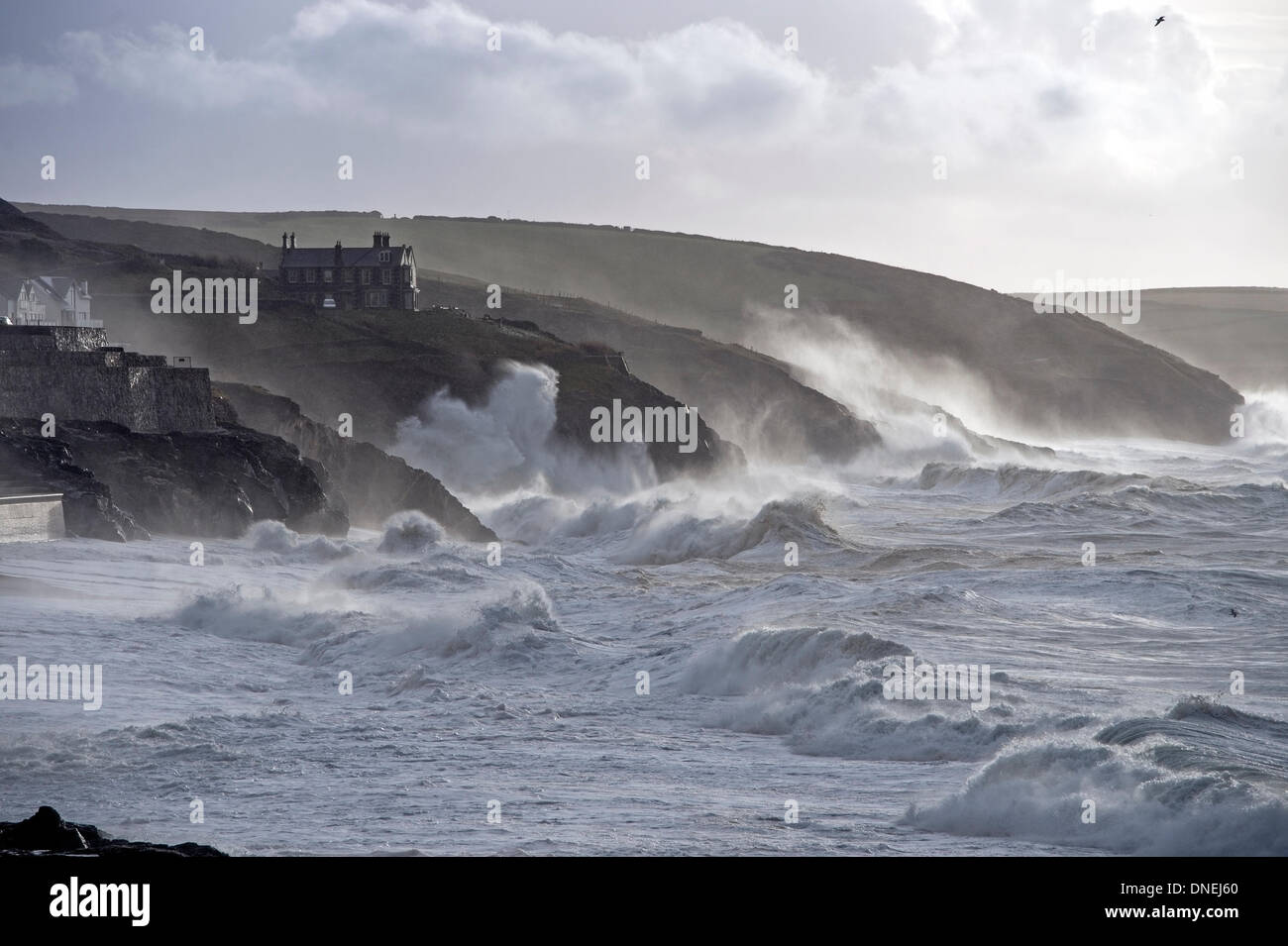 Christmas Eve winter storm with large seas and heavy winds batter Porthleven, Cornwall Alamy/Bob ...
