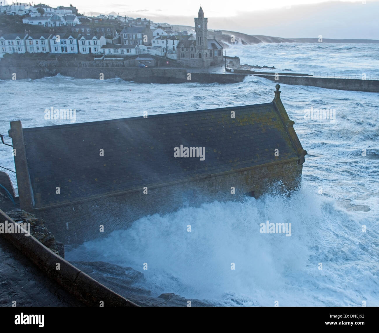 Christmas Eve winter storm with large seas and heavy winds batter ...