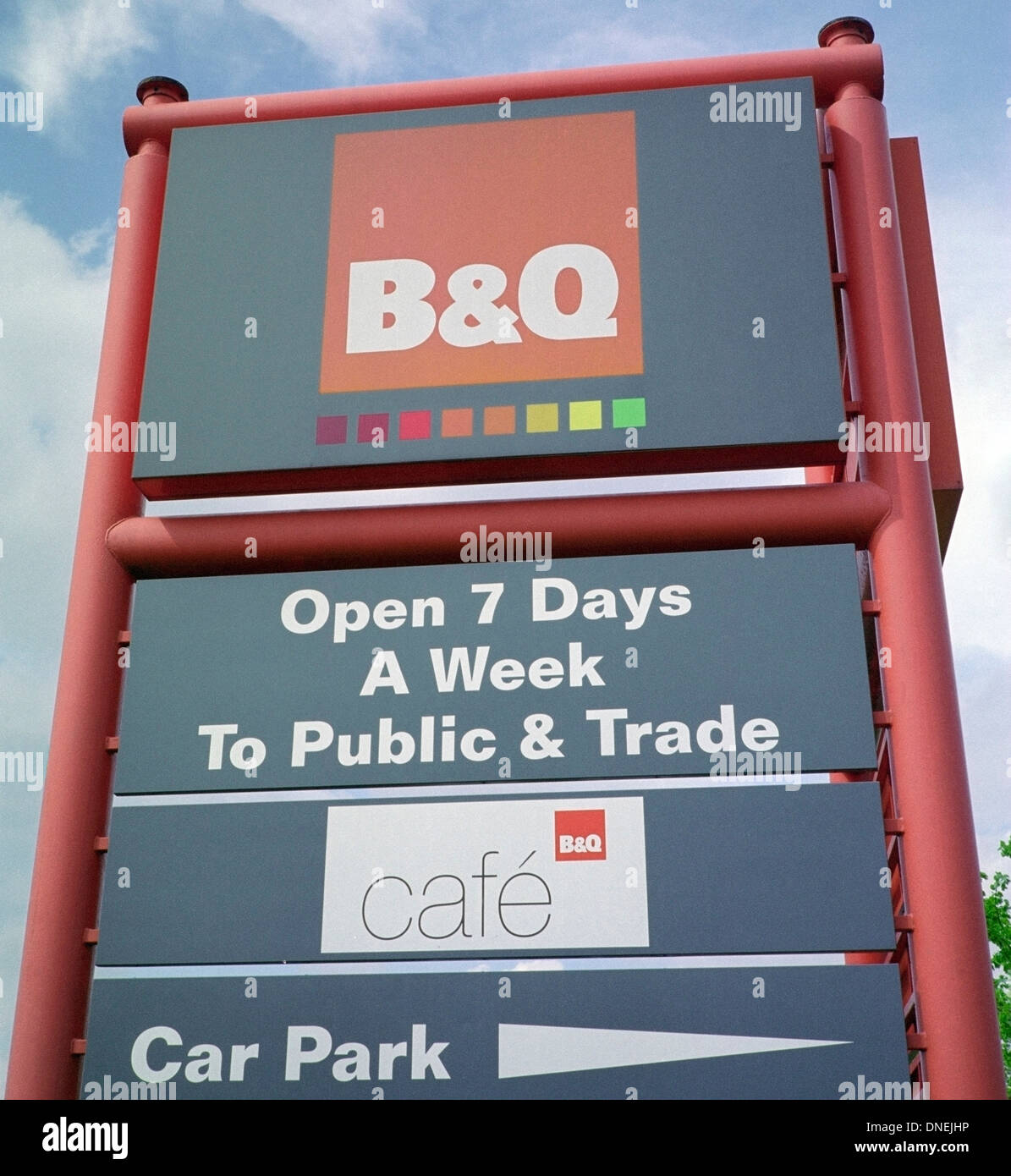 B and q shop hi-res stock photography and images - Alamy