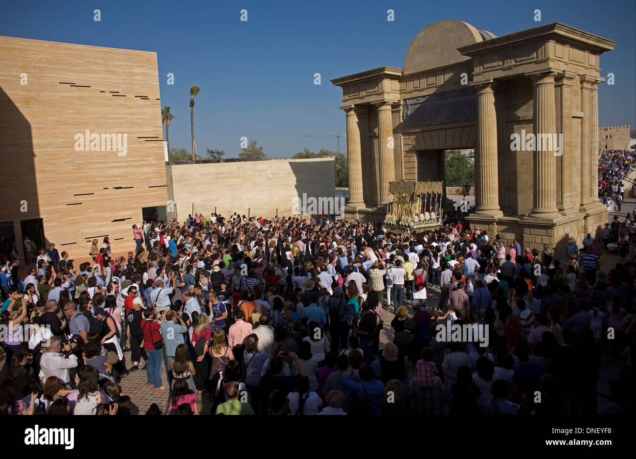 The Virgen de la Encarnacion throne crosses the Gate of the Roman ...