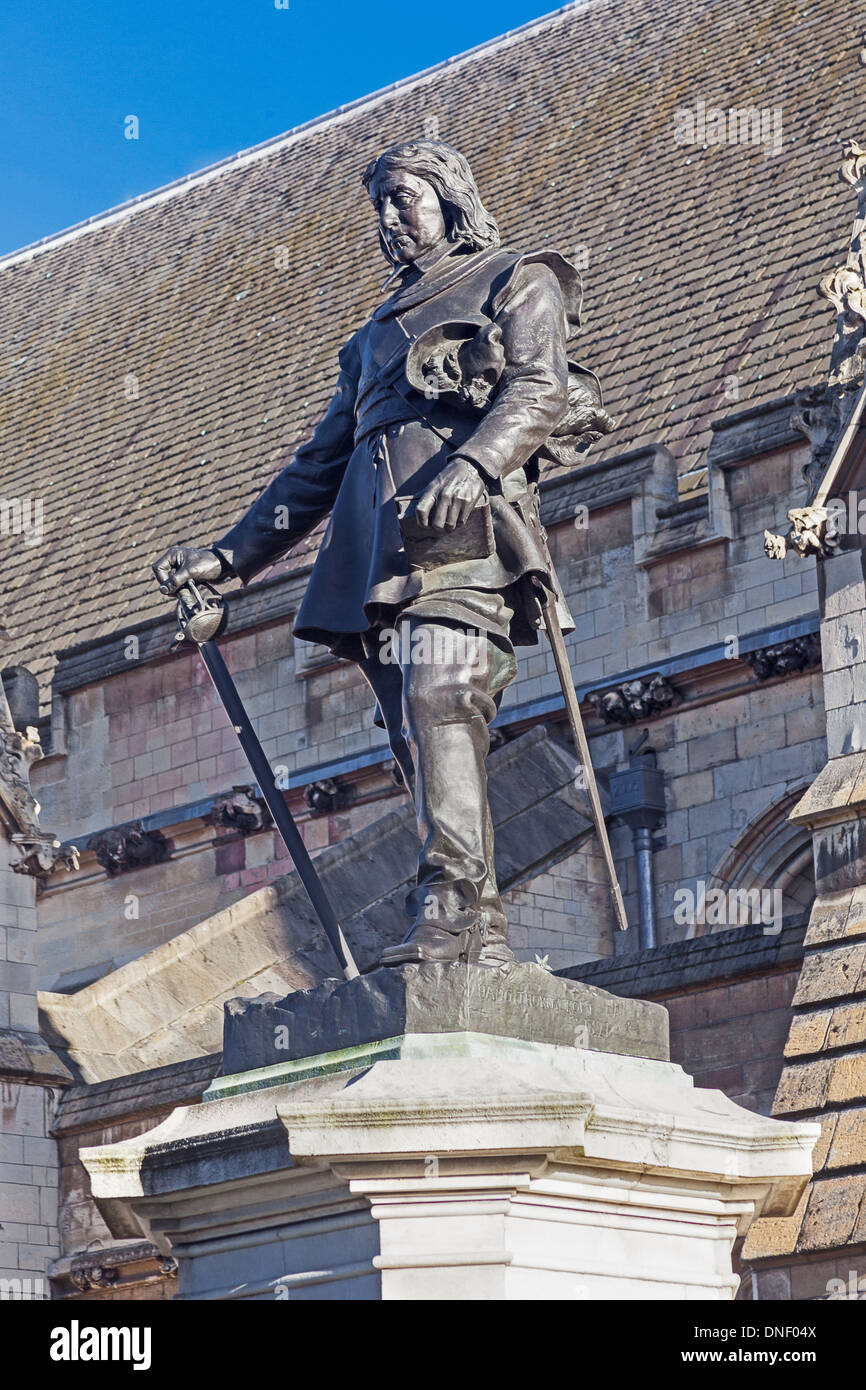 Statue oliver cromwell westminster london hi-res stock photography and ...