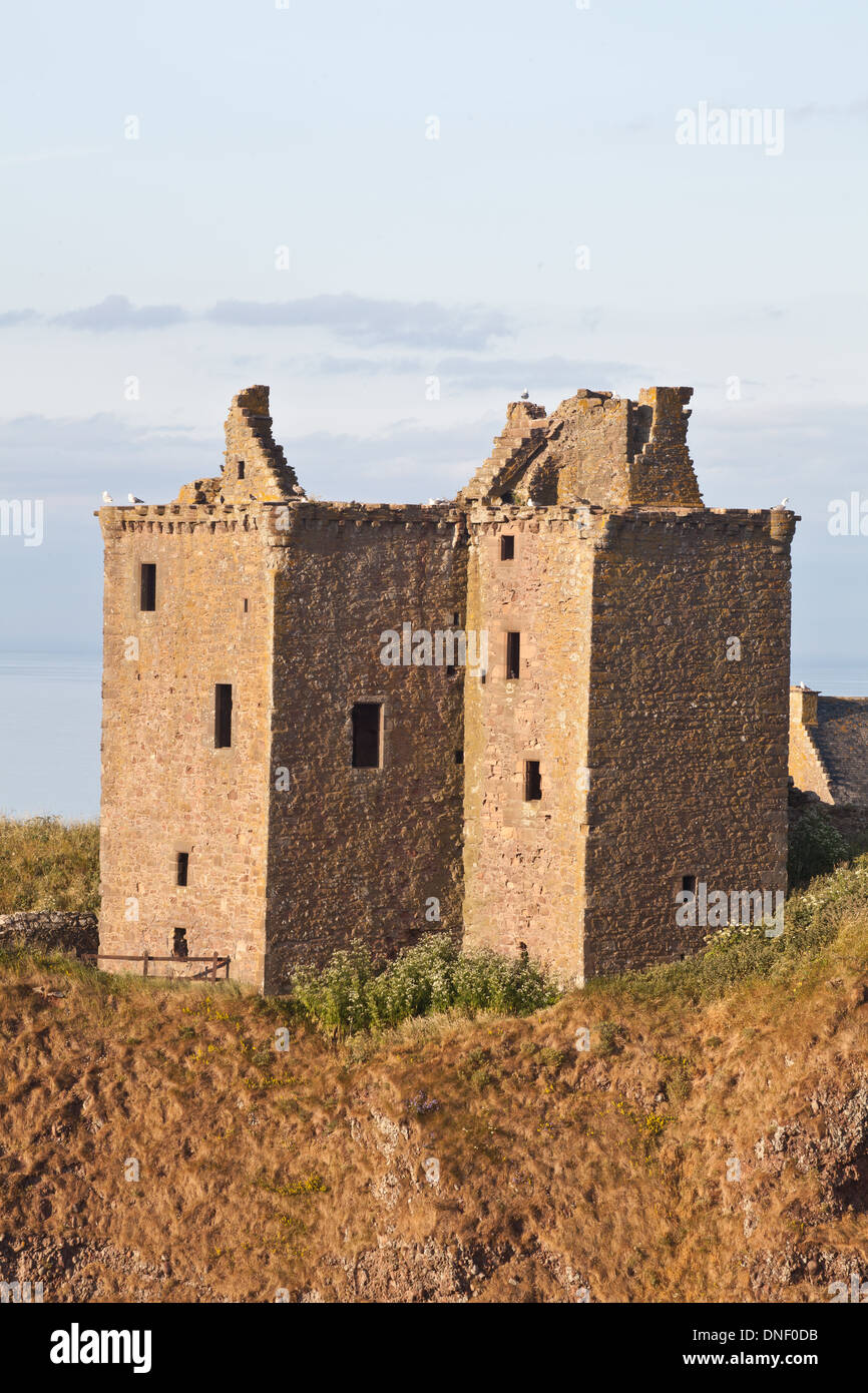 Dunottar hi-res stock photography and images - Alamy