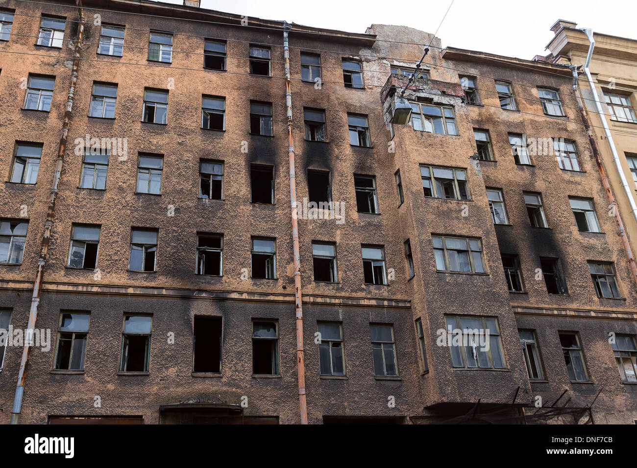 Broken burned building Stock Photo - Alamy
