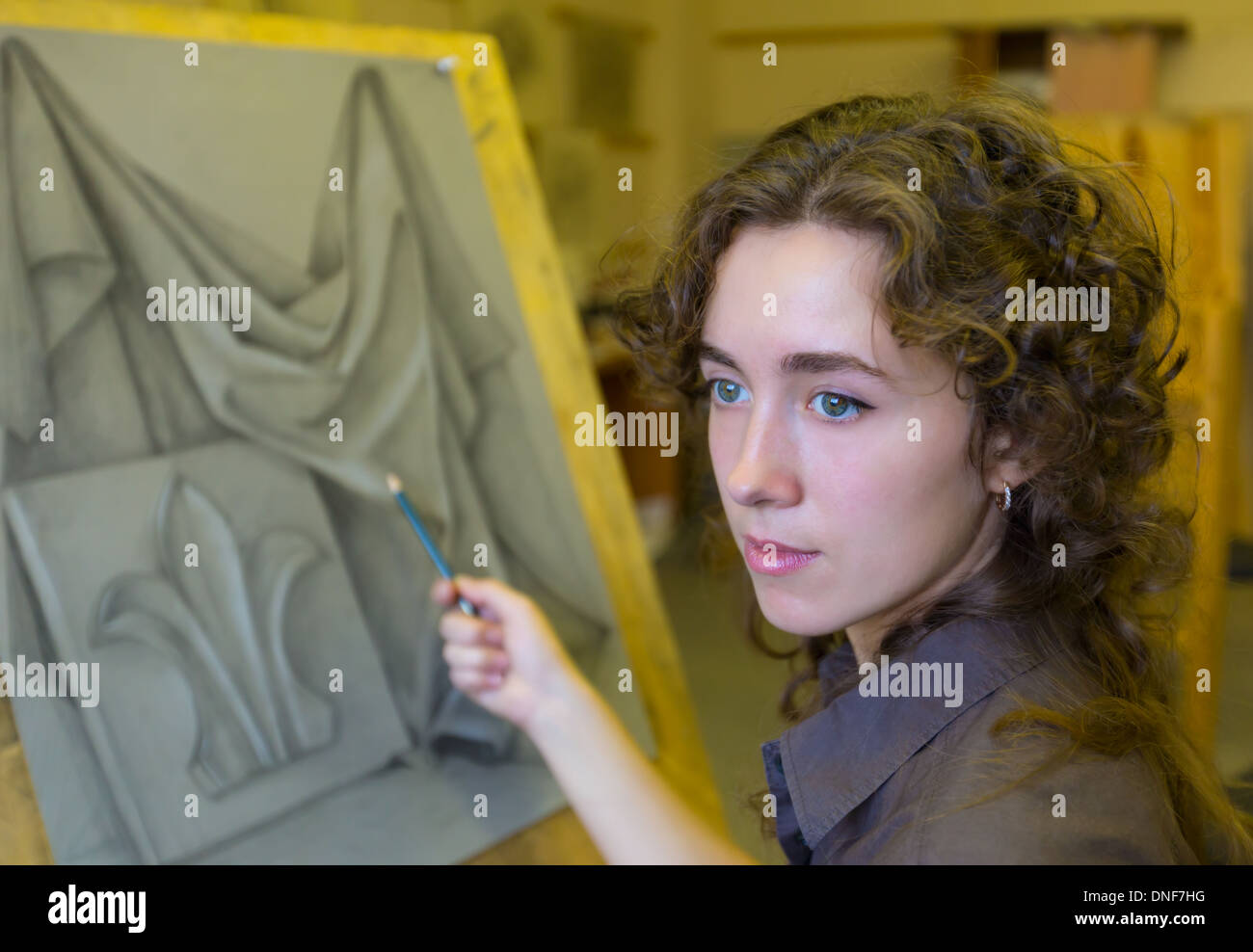 Woman painter drawing hi-res stock photography and images - Alamy