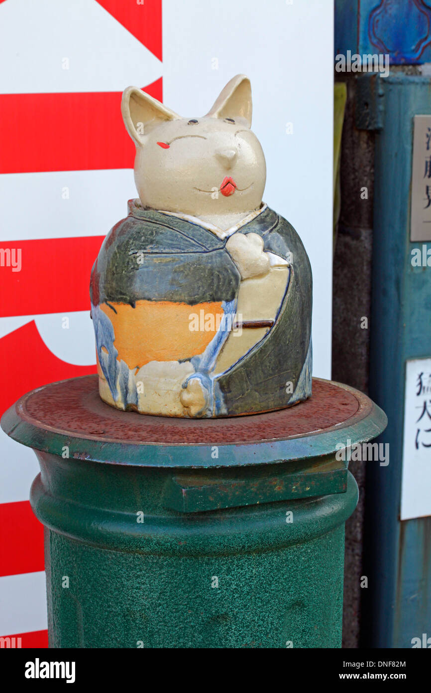 Statue of street cat hi-res stock photography and images - Alamy