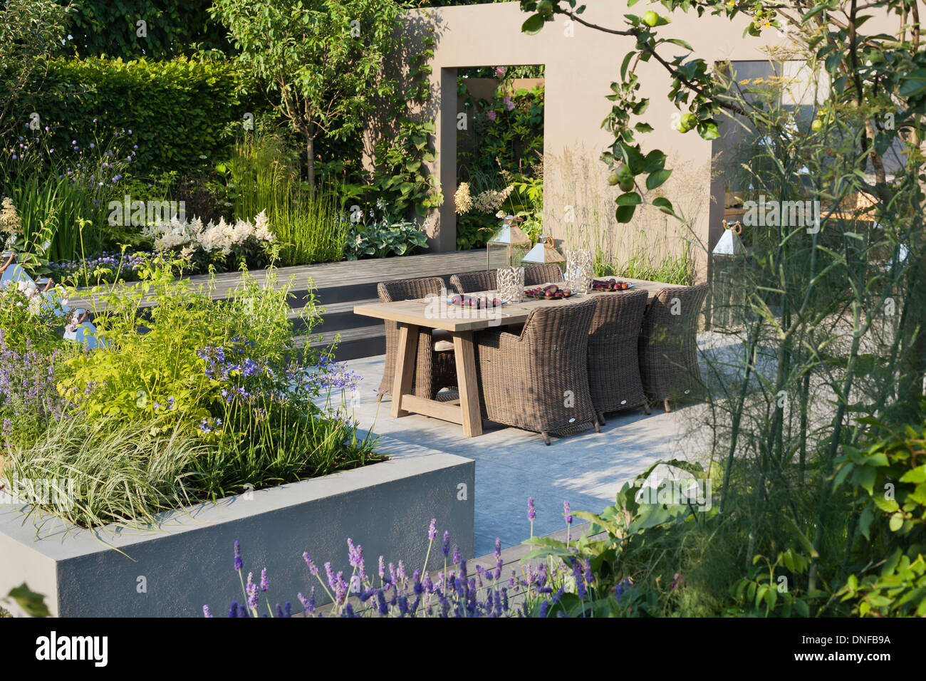 Outdoor dinning area Stock Photo - Alamy