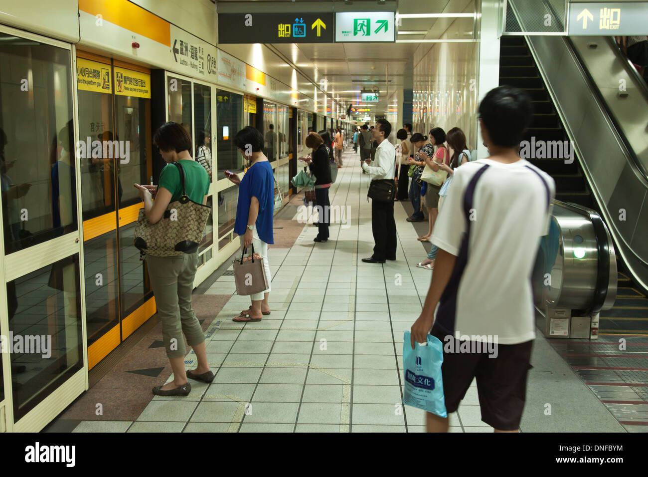 Taipei mrt hi-res stock photography and images - Alamy