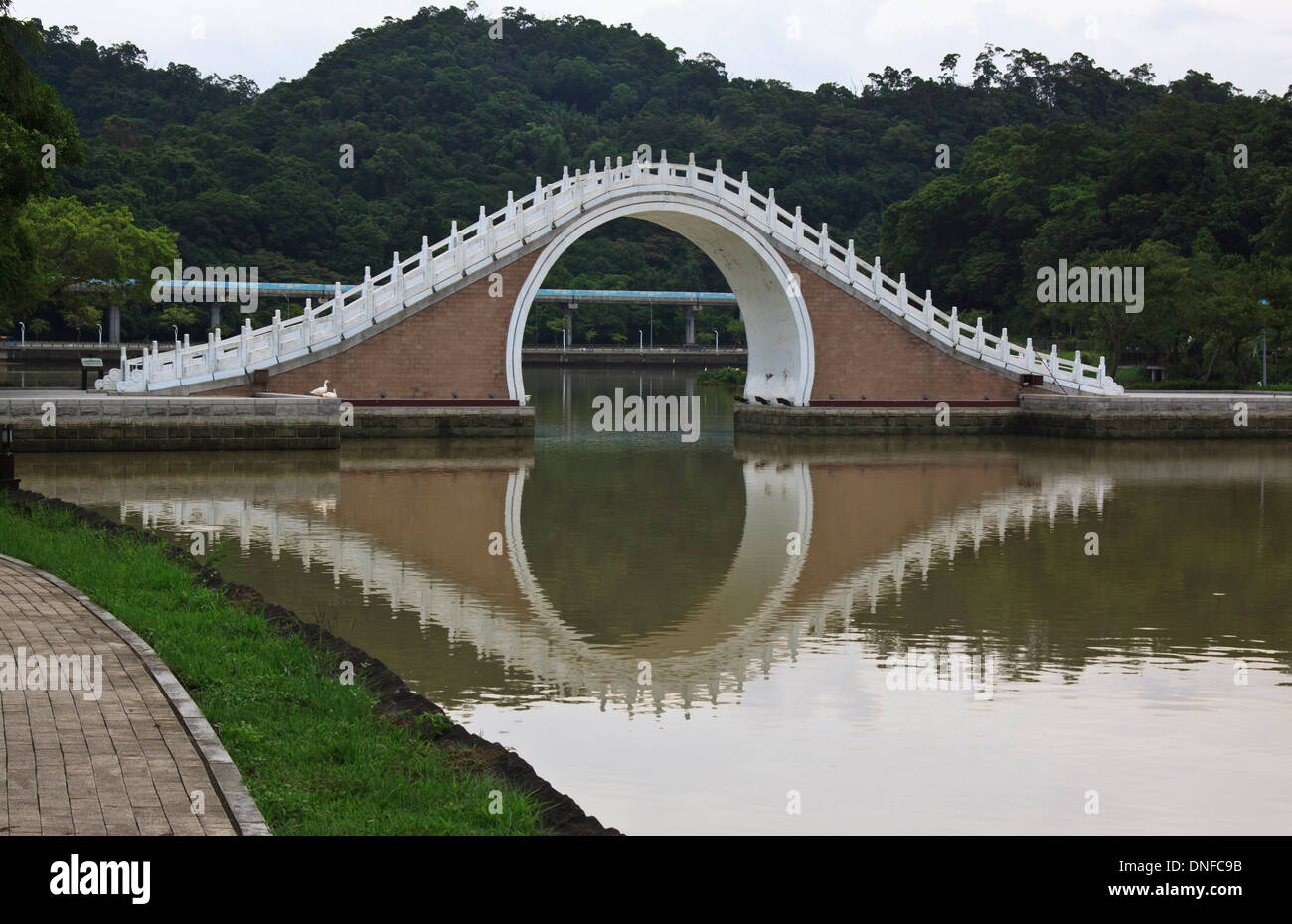 Moon bridge taipei hi-res stock photography and images - Alamy